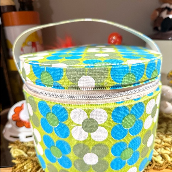 chic | Other | Vintage Mod Flower Power Lady Schick Tote N Dry Portable ...